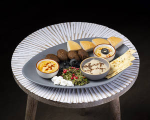 Amicq Bistro Lounge in Hiran Magri Udaipur | Order Food Online | Swiggy