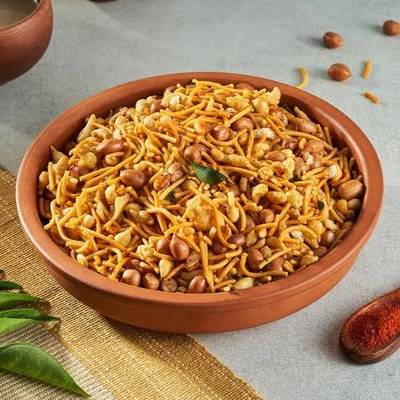 Om Nanhe Namkeen Bhandar in Mahanagar Lucknow | Order Food Online | Swiggy