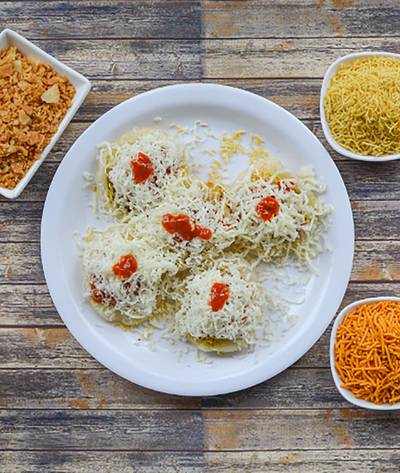 Jay Ganesh Aloopuri & Rasavala Khaman Veg Khavsa in HARIKRUSHNA SOCIETY ...