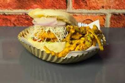 Amdawadi Vada Pau Girl in Vastrapur Ahmedabad | Order Food Online | Swiggy