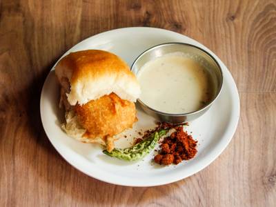 hatke vada in Nawabganj Lucknow | Order Food Online | Swiggy