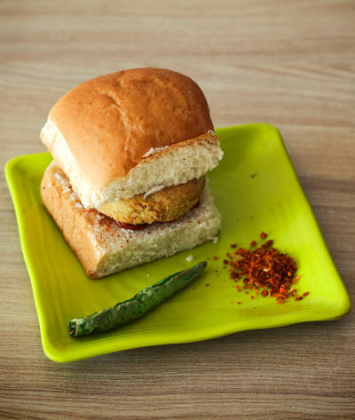 Aamchi Mumbai Vada Pav (Tilak Nagar) in Old Palasia Indore | Order Food ...